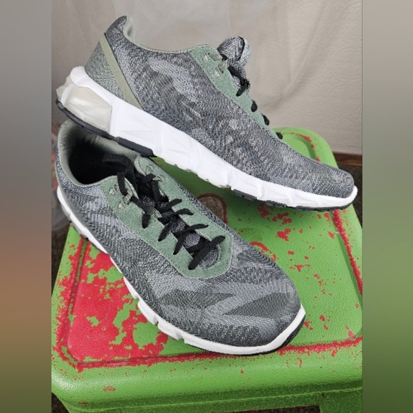 Oasis | Shoes | Oasis Green Sneakers | Poshmark